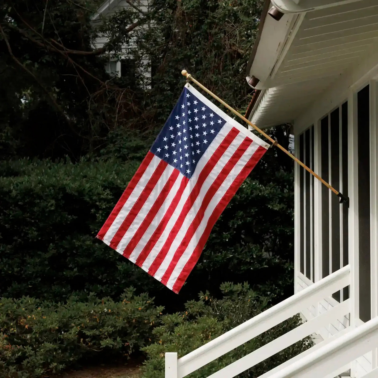 Every Patriot's Handbook on How to Hang a Flag Vertically in America ...